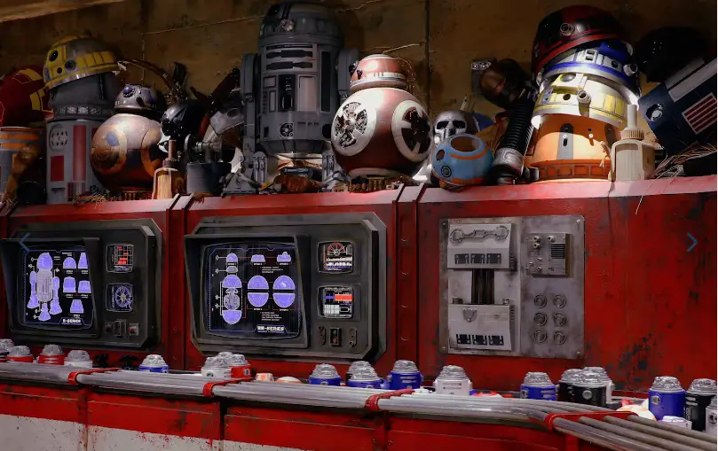 Droid Depot at Star Wars Galaxy's Edge: Everything You Need to Know ...